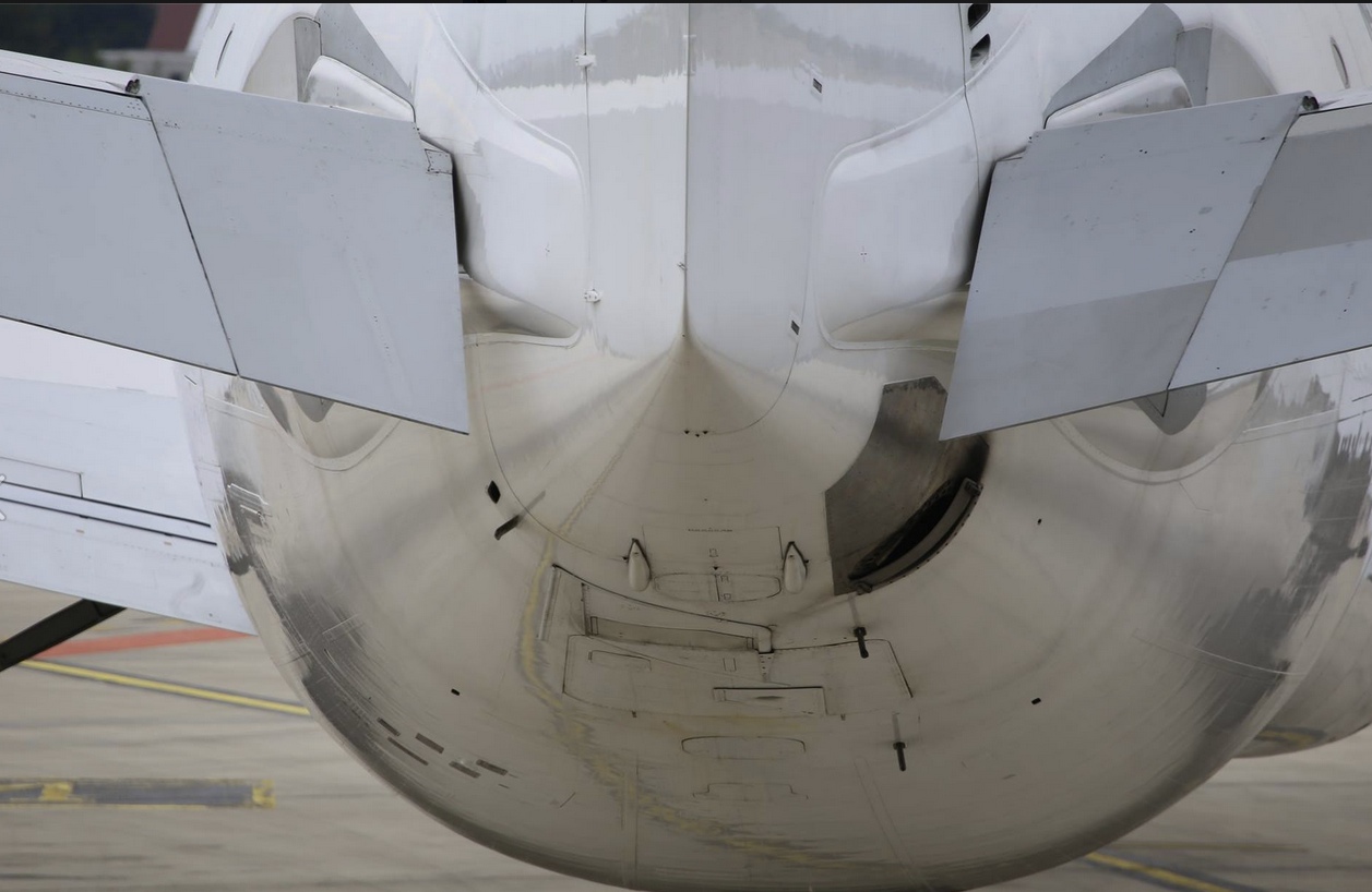 MD-11 Exhaust Pipes | Metabunk