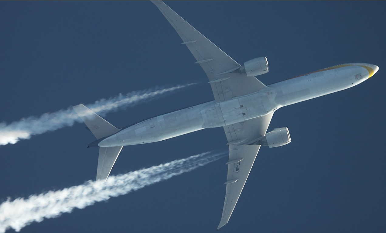 2 contrails from 1 engine? | Metabunk