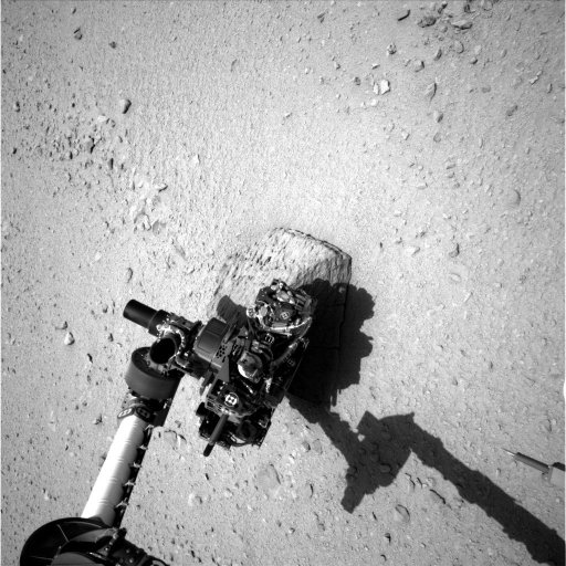 Debunked: Curiosity repair man [Rover arm in retracted position] | Metabunk