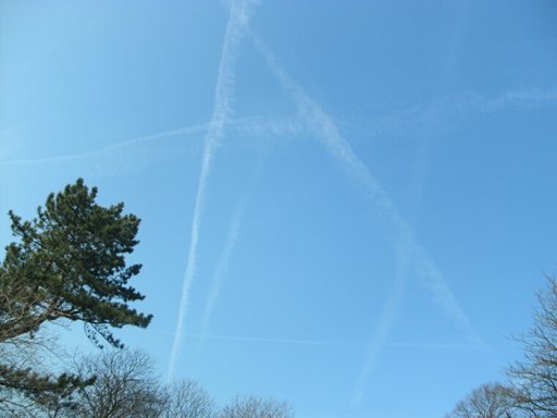 Contrail Pentagram and other "Signs" in the Sky | Metabunk