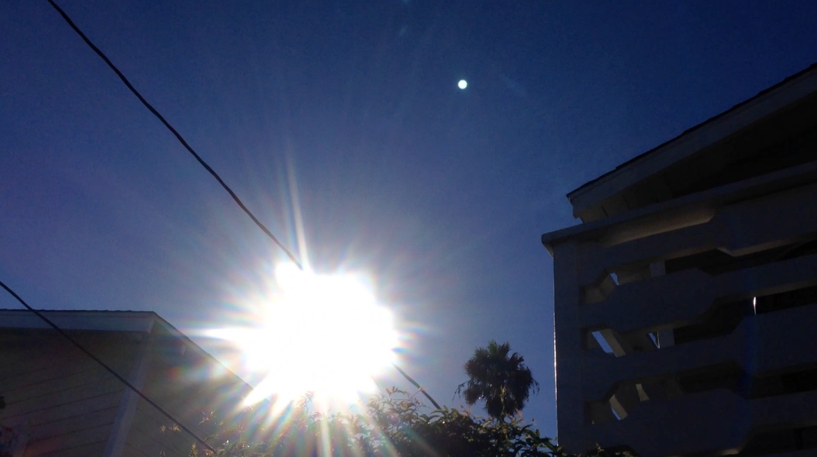 1 Random Sky Pic - 3 oddities... | Metabunk