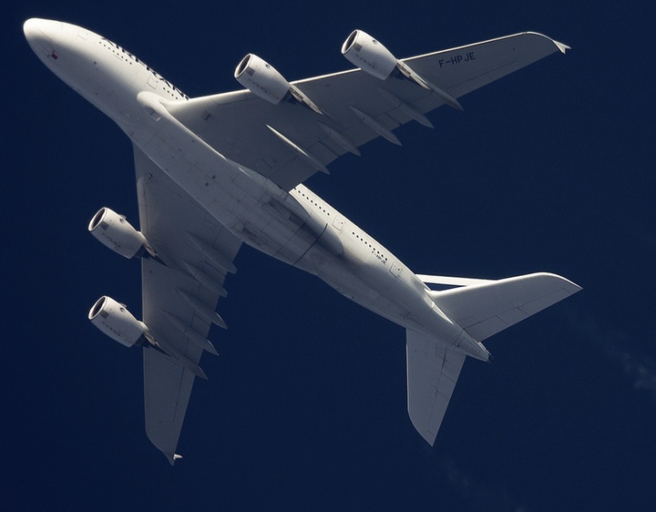 Debunked: Unmarked "Chemtrail Sprayer" over San Francisco [Marked A380 ...